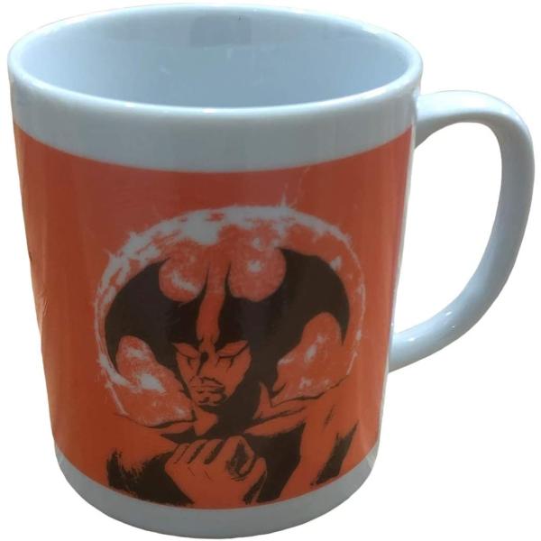 ６０度以上の飲み物を注ぐと絵や色が変化する。デビルマンから不動明に変化します☆彡永井GO展＠上野の森美術館で販売されていたマグカップです♪※60℃以上で色が変化をするマジカルカラーインキで印刷されています。マグカップに熱い飲み物を入れると、...