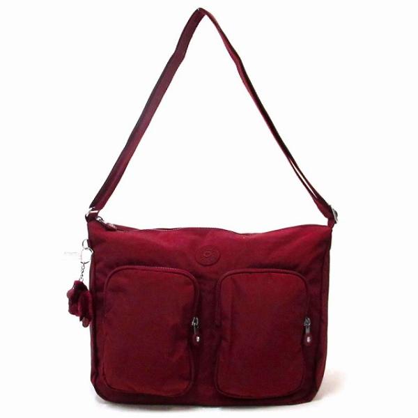 【カラー】INTENSE MAROON【素材】ナイロン【サイズ】（約）縦26cm×横37cm×マチ14.5cm、ショルダー長さ73cm〜144cm、重さ330g【スペック】 [開閉方法] ファスナー開閉式[内側] ファスナーポケット×1、オ...