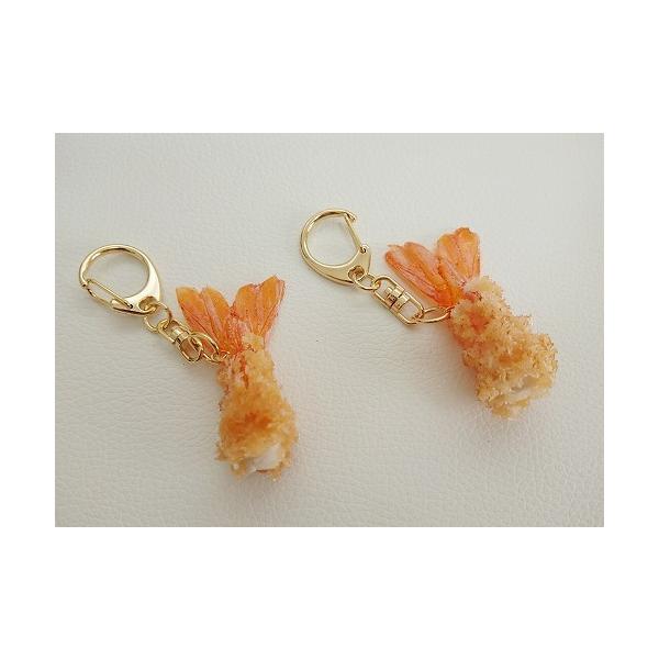 【素材】樹脂等【サイズ】（約）縦5cm×横3cm×厚さ2cm、重さ5g 【カラー】 マルチカラー【スペック】食べ残しの「エビフライのしっぽ」可愛くて人気です！※ハンドメイドの為、仕上がりが少しずつ違います。予めご了承くださいませ。【担当者か...