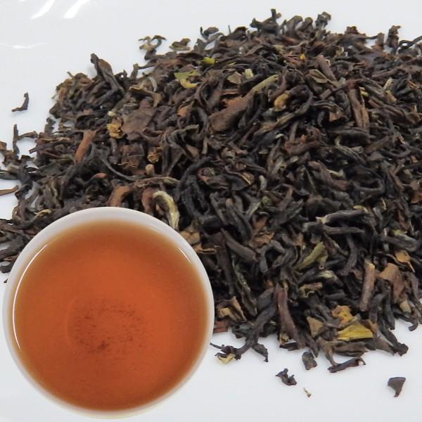 茶葉は細かく、しっかりと撚られています。水色（すいしょく）は、透き通ったオレンジ色です。まろやかで香ばしい味わいです。3分前後の蒸らし時間で、軽めに入れるのがおすすめです。しばらく置くと、すっとした渋みを感じます。 フルーツのたっぷり入った...