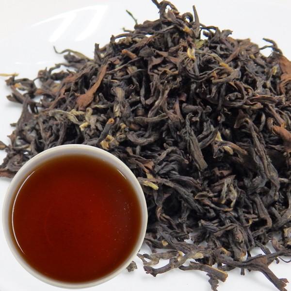 Turzum（テューザム）は、ダージリンの名園のひとつのSungma（サングマ）茶園の中で、特別な紅茶をつくるために有機栽培されている茶畑の一区画で作られた紅茶のブランドです。茶葉はおおぶりで、ゆったりと撚られています。水色（すいしょく）は...