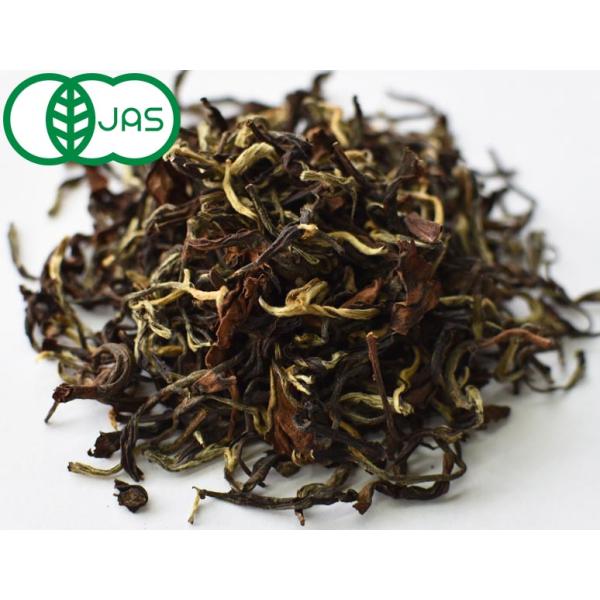 こちらの紅茶は、フグリ茶園の希少なクローナル品種の茶葉です。茶葉は大きくふんわりしており、チップをたっぷり含んでいます。水色（すいしょく）は、オレンジ色です。口当たりはまろやかで、渋みはほとんどなく、飲みやすい紅茶です。茶葉の量を増やしたり...