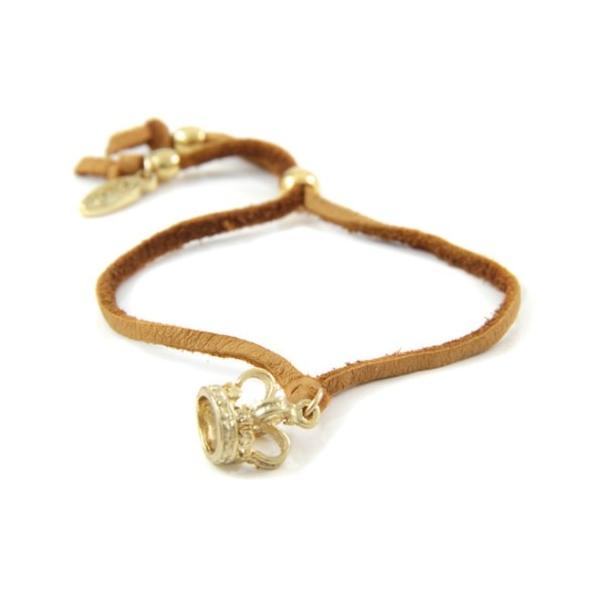ハニーブラウンカラーのレザーにゴールドのクラウンチャームがおしゃれなブレスレットです。エティカオリジナルアクセサリーポーチ付き【カラー】GOLD/HONEY【商品サイズ】FREEMADE IN USA