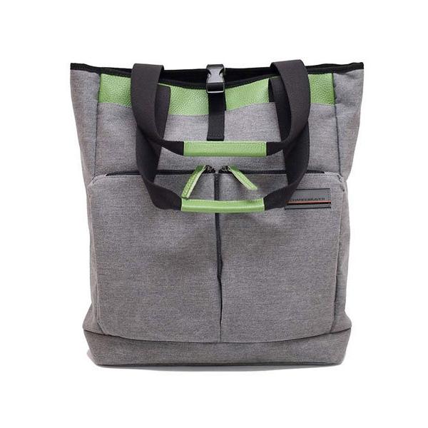 デイパックとトートバック。目的に合わせて使える便利な2WAY仕様。・トップに付いている持ち手は、肩からもかけられる長さ・バッグの中はタブレットが入るクッション入りの仕切りとジップ付きのポケットを用意・表地(サンブレラ)：アクリル100%・裏...