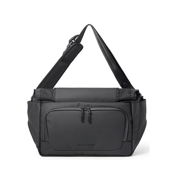 ロールトップ型のスリングパック。緊張感のある日々のビジネスシーンをサポートするワーキングバッグとしても、気の置けない仲間と楽しむ週末のサイクリングをサポートするサイクルバッグとしても高いパフォーマンスを発揮。・10年を超えるロングセラーとな...