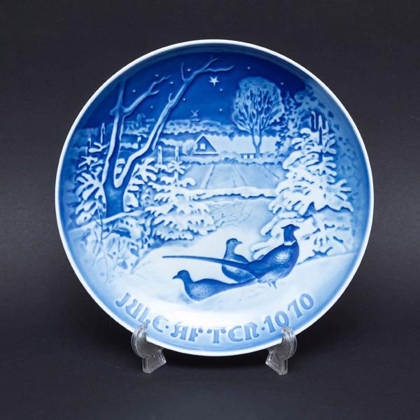 ビング・オー・グレンダールの1970年のクリスマスプレート『Pheasants in the Snow of Christmas（クリスマス時期の雪の中の雉）』。1895年から続く歴史あるクリスマスプレート。1987年にロイヤル・コペンハー...