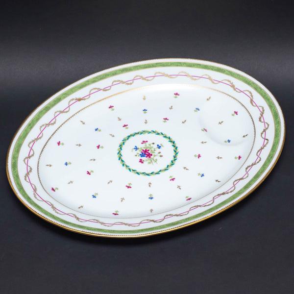 フランスのリモージュ地方の名窯、アビランドのヴューパリヴェールの35cmオーバルプラター。フランスのブローニュの森にあるバガデルの庭園をモチーフにデザインされたヴューパリヴェール。色とりどりの小花、ピンクと金彩のライン、グリーンの帯など、華...