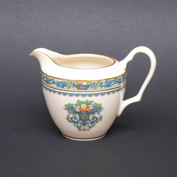 アメリカの高級陶磁器ブランド、レノックスのオータムシリーズのクリーマー。レノックスは1918年から現在までホワイトハウスや大使館御用達となっている由緒あるブランドです。その中でも代表作といえるオータムシリーズ。あたたかみが感じられるアイボリ...