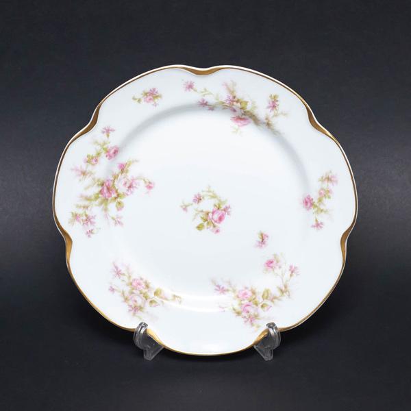 アビランドの薔薇柄（Schleiger 53）の19cmプレート（デザートプレート）。アビランドは数百のパターンがあり、コレクターのArlene Schleigerがパターンブックにまとめました。こちらはその中で"Schleiger 53"...