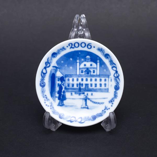 ロイヤル・コペンハーゲンの2006年のミニプラケット『FREDENSBORG PALACE（フレデンスボー宮殿）』。1984年から毎年販売されているミニプラケット。2006年は、ジーランド島にあるフレデンスボー宮殿が描かれています。北方戦争...