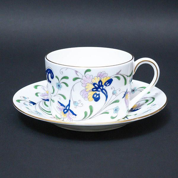 イギリスの名窯、コールポートのペイジェントのコーヒーカップ＆ソーサー。"Pageant（ページェント）"は"壮観な"という意味の言葉で、その名前の通り、美しく様式化されたオリエンタルな花柄が特徴のシリーズです。1972〜1983年の期間製造...