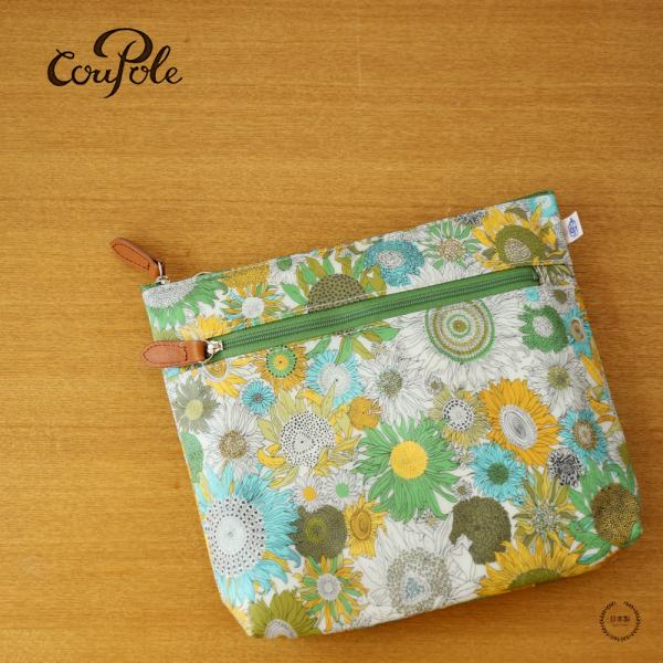 水や汚れに強い！リバティプリントが目を惹く、バッグにもなる万能ポーチLIBERTYの雰囲気に合わせて、ファスナーつまみ、金具留めには本革を使用。高級感あるすてきなポーチです。長財布もすっぽりと入るMサイズ。携帯電話や小物などをいれてちょっと...