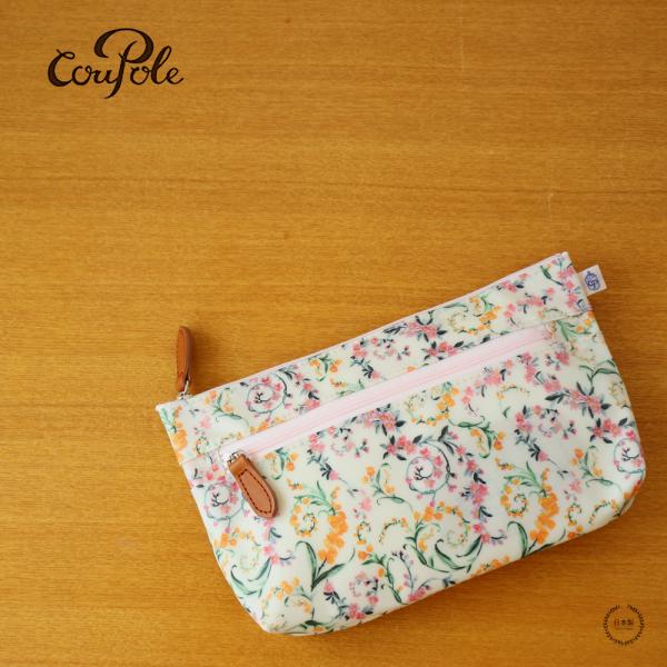 水や汚れに強い！リバティプリントが目を惹く、バッグにもなる万能ポーチLIBERTYの雰囲気に合わせて、ファスナーつまみ、金具留めには本革を使用。高級感あるすてきなポーチです。ちょっとしたお出かけにも便利なSサイズ。丁度お財布と携帯電話が入る...