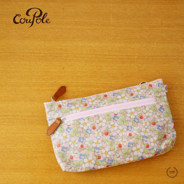 水や汚れに強い！リバティプリントが目を惹く、バッグにもなる万能ポーチLIBERTYの雰囲気に合わせて、ファスナーつまみ、金具留めには本革を使用。高級感あるすてきなポーチです。ちょっとしたお出かけにも便利なSサイズ。丁度お財布と携帯電話が入る...