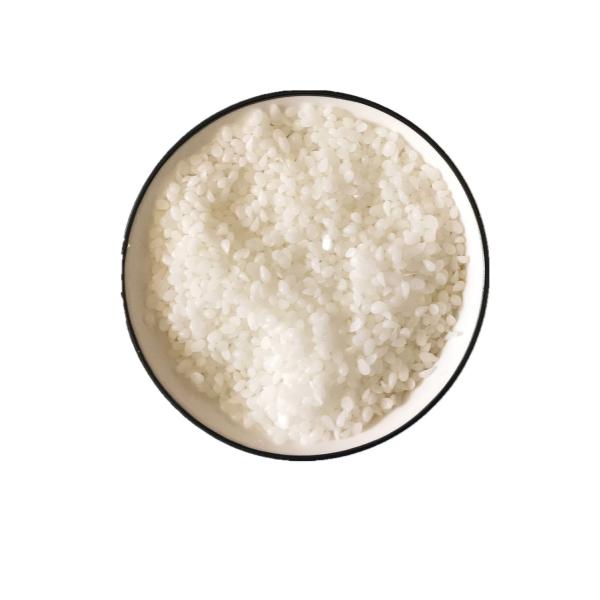 高精製度のパラフィンです。融点60度と少し高めになります。透明感のあるワックスです。染料のノリがよく発色も少し鮮やかな気がします。裸のキャンドルにお勧めです。100ｇ＝1パックになりますが複数ご購入の場合はまとめて大き目のパッキングをさせて...