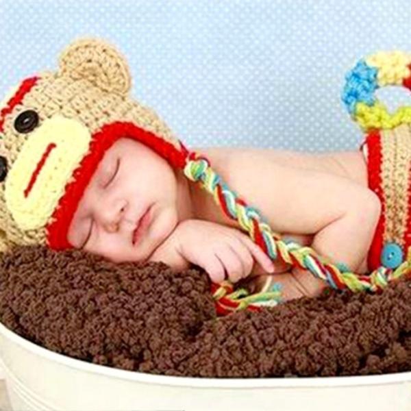 エキゾチックなおさるさん。ちょっと変わったコスチュームをお探しの方におすすめ。寝相アート、記念撮影などにお使いいただけるベビーコスチュームです。コスプレでみんなの注目の的になっちゃおう！ ■素 材：アクリル■年齢対象：0-3ヶ月ぐらい まで...