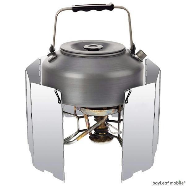 【商品説明】軽量アルミ材を使用した折りたたみ式ウインドスクリーンです。キャンプでのアウトドアバーナーからカセットコンロ、焚き火など様々な調理の風よけに対応できます。※カセットコンロにご使用する場合はガス缶側を囲まないでください。 ガス缶内の...