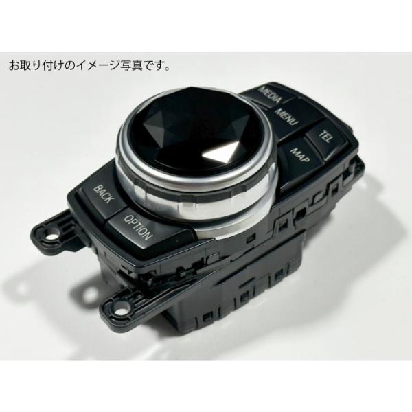 こちらの商品はコントローラトップに取り付けるパネルです。ブリリアントカットのような多面のデザインで綺麗に光が反射する商品です。コントローラの矢印に合わせてクロス部分は光が透過する仕様です。簡単装着でインテリアの高級感が向上するおすすめの商品...