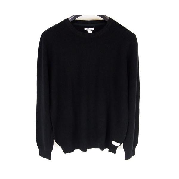 太目の糸を使用したシンプルでスタイリッシュなクルーネックニットです。生地が軽くて着やすさ抜群です。裾にBANKSのロゴ入り。 また環境にも配慮しリサイクルポリエステルの織ネームを使用したりと見えない所だとしても、敢えて環境に配慮したモノ創り...