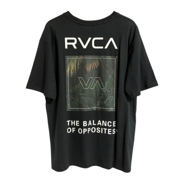 肌触りが滑らかなコットン100％生地を使用した厚手のクルーネック半袖Tシャツ。左胸にはブランドロゴ、背中にはユーズド感のあるフォト風ロゴをプリント。シルエットはショルダーラインを落としたオーバーフィット。しっかりとした生地感なのでデニムやチ...