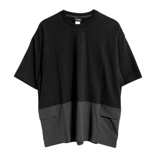 マイクロナイロン素材と天竺の切り替えTシャツ腰のあたりでナイロン素材に切り替わっています。両サイドにフラップポケットがついているので、収納力も兼ね備えています。カラーはシンプルな同系色の配色が中心になっているので、カジュアルにもきれい目にも...