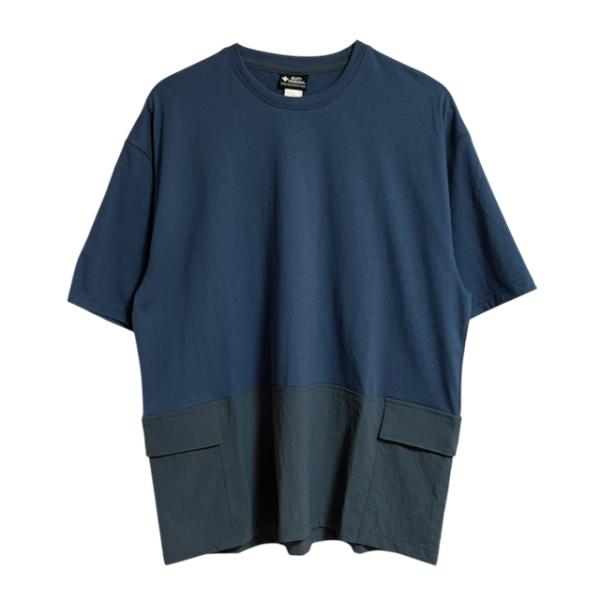 マイクロナイロン素材と天竺の切り替えTシャツ腰のあたりでナイロン素材に切り替わっています。両サイドにフラップポケットがついているので、収納力も兼ね備えています。カラーはシンプルな同系色の配色が中心になっているので、カジュアルにもきれい目にも...