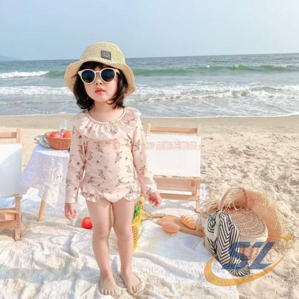 商品特徴 ・フリルデザインが可愛い水着2点セット・女の子らしいフリルデザインがキュートでSNS映えもバッチリ！ 柄は花柄とオレンジ柄2種類からお選びいただけます。・3タイプのデザインで好きな形を選べます！長袖ワンピースタイプ肩紐ワンピースタ...