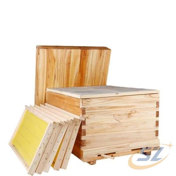 【養蜂製品】養蜂箱網の設計があり、外の昆虫から蜂を守ることができます。掃除はもっと便利で、きれいです。蜂蜜をより安全で、より自然で新鮮なものにすることができます。養蜂家にとって理想的なツールです。【商品仕様】 ログスタイル 乾燥 ミツバチ巣...