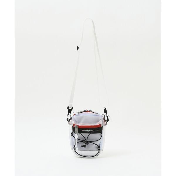 【発売日：2025年11月21日】【カテゴリ】メンズ > バッグ > ショルダーバッグ【カラー】ホワイト/ブラック【サイズ】F【実寸(cm)】サイズ:F,タテ:19cm,ヨコ:14cm,マチ:6.5cm【素材】ポリエステル100...