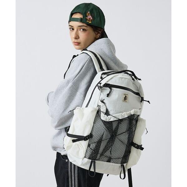 【発売日：2025年12月21日】【カテゴリ】メンズ > バッグ > リュック・バックパッ…【カラー】ホワイト/ブラック/グレー【サイズ】F【実寸(cm)】サイズ:F,タテ:47cm,ヨコ:29cm,マチ:15cm【素材】ナイロ...