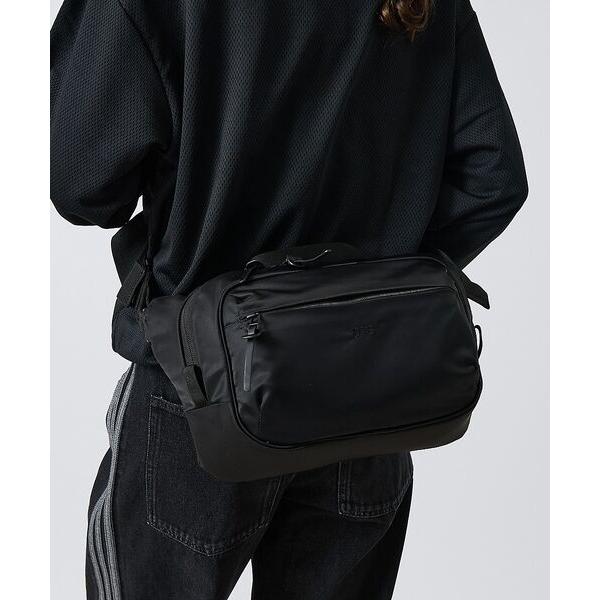 【発売日：2026年04月24日】【カテゴリ】メンズ > バッグ > メッセンジャーバッグ…【カラー】ブラック/グレー/カーキ/ネイビー【サイズ】F【実寸(cm)】サイズ:F,高さ:21cm,幅:33cm,奥行き:8.5cm【素...