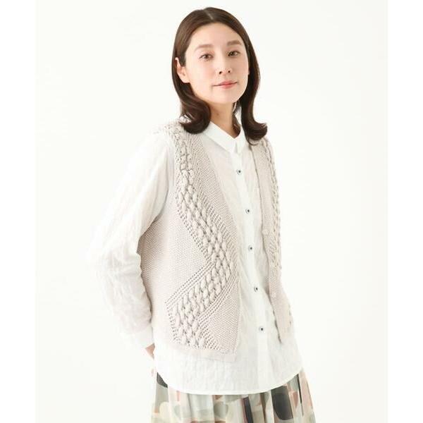 【発売日：2025年07月09日】★この商品はセール価格です★27,500円 → 13,750円(50%off)【カテゴリ】レディース > トップス > ベスト【カラー】ブルー/アイボリー/ダークグレー【サイズ】M【実寸(cm)...