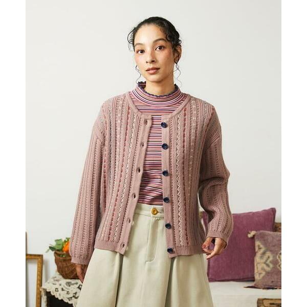 【発売日：2025年12月13日】【カテゴリ】レディース > トップス > カーディガン・ボレロ【カラー】ピンク/ベージュ【サイズ】M【実寸(cm)】M着丈56 身幅53 肩幅48 そで丈47【素材】本体 アクリル 66% ナイ...