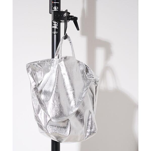 【発売日：2025年04月24日】【カテゴリ】レディース > バッグ > ショルダーバッグ【カラー】シルバー/ブラック【サイズ】F【実寸(cm)】サイズ:F,タテ:36cm,ヨコ:44cm,マチ:21cm,持ち手:26cm,ショ...