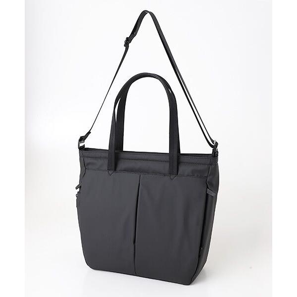 【発売日：2025年10月04日】【カテゴリ】メンズ > バッグ > トートバッグ【カラー】BLACK/GRAY【サイズ】Free【実寸(cm)】H350 W420 D140【素材】本体：ポリウレタン100%裏地：ポリエステル1...