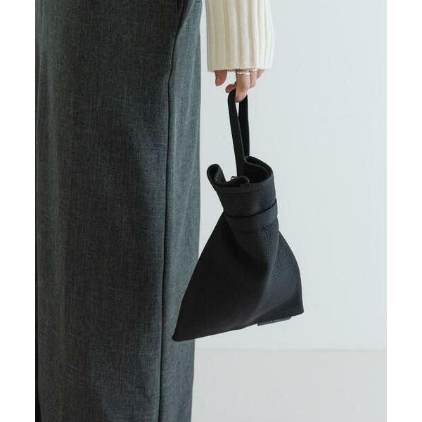 【発売日：2025年07月15日】【カテゴリ】レディース > バッグ > ハンドバッグ【カラー】アイボリー/ブラック【サイズ】Free【実寸(cm)】 幅 持ち手 高さFree 18.5cm 29cm 27.5cm【素材】牛革 ...