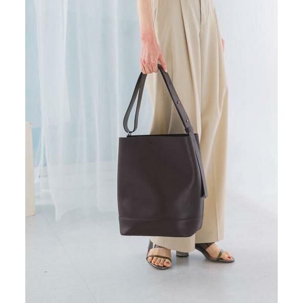 【発売日：2025年07月23日】【カテゴリ】レディース > バッグ > ショルダーバッグ【カラー】ボルドー/ブラック【サイズ】-【実寸(cm)】 ショルダー マチ 幅 高さ- 51〜60cm 19cm 24〜37cm 33.5...