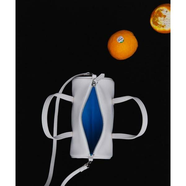 【発売日：2025年07月23日】★この商品はセール価格です★13,200円 → 6,600円(50%off)【カテゴリ】レディース > バッグ > ボストンバッグ【カラー】オフホワイト/ブラック【サイズ】-【実寸(cm)】 シ...