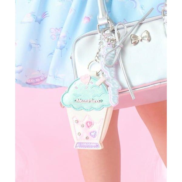 【発売日：2026年01月29日】【カテゴリ】キッズ > アクセサリー > チャーム【カラー】赤/ピンク/サックス【サイズ】F【実寸(cm)】F : 対象 キッズ H 11 W 8 D 2.5【素材】合成皮革【製造国】-【基本情...