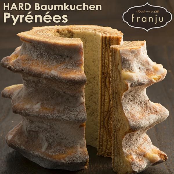 ハードバウムクーヘン「ピレネー」。発酵バターと新鮮なたまごを使用し、じっくり焼き上げた年輪模様が美しいハード系バームクーヘンです。外はさっくり香ばしく、中はもっちり重厚な食感。丸ごとホールで切り分けやすく、手土産・内祝い・誕生日・バレンタイ...
