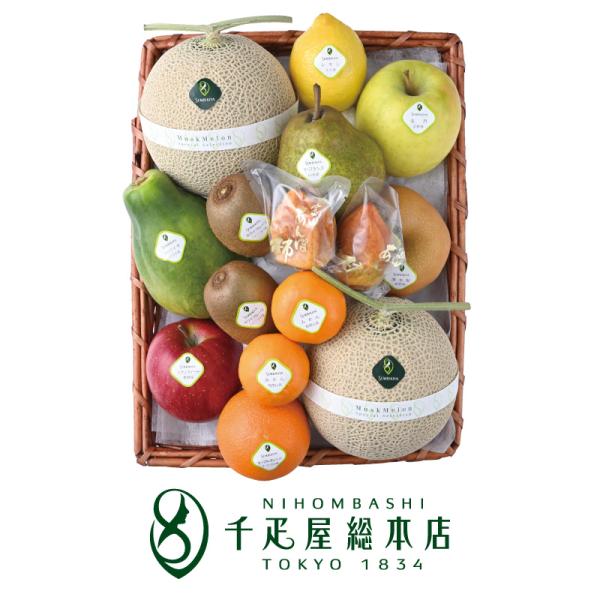 1834年、武蔵国埼玉郡千疋の郷 (現在の埼玉県越谷市千疋)の侍であった初代大島弁蔵が江戸、葺屋町(現日本橋人形町３丁目)に「水菓子安うり処」の看板を掲げ、果物と野菜類を商う店を構えました。1867年には日本橋本町(室町)に店を移し、日本初...