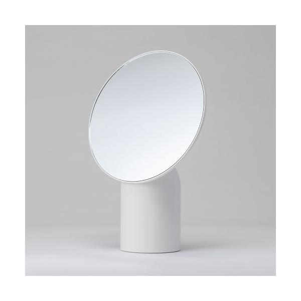 自然で純粋な色を映すことができる、特許取得のナピュアミラーを使用したメイクアップミラーは、鏡の高さを変えてメイクができます。ディテールが見やすいローポジションはお肌の手入れやメイク時に、鏡の高さが10cm上がるハイポジションはスタイリング時...