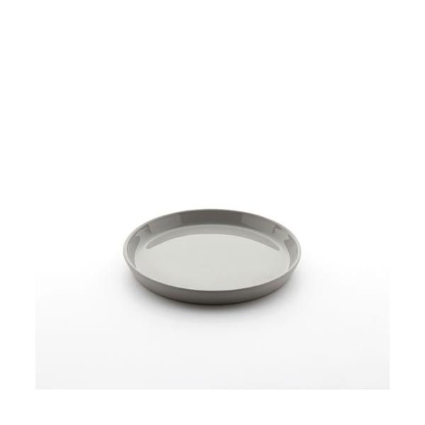 毎日使うのにちょうどいいサイズ感。誰もがお気に入りを見つけられる繊細で美しい色。ベトナムの職人が手作りする一つ一つに、彼らの技と素朴な優しさを感じられます。表面のマットなテクスチャと光沢ある内側の対比が楽しく、食洗機や電子レンジでも使えるの...