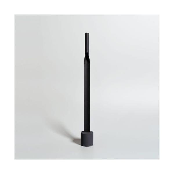 職人の手によって作られるやわらかな曲面と、やさしい素材感。シンプルながらあたたかみのあるデザインで、機能性も高い靴べらです。 バルカナイズドファイバーの特性を活かし、しなやかにしなることによって、秀逸な靴のはきやすさを実現。強靭性・堅牢性に...