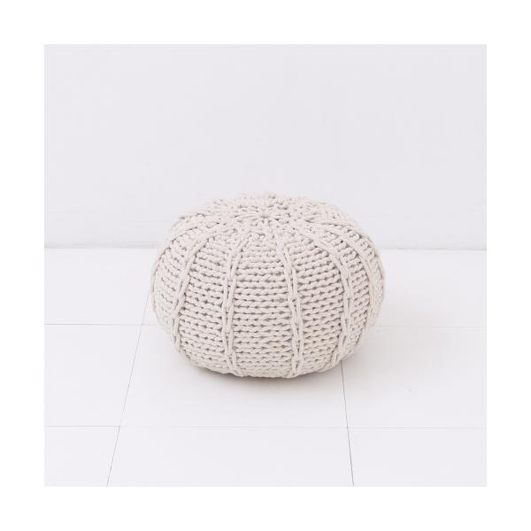 来客時のクッション、またソファのオットマンとして使えるインドのニットプーフ。100％綿を使っているのでオールシーズン使用できます。 【サイズが大きいためラッピングは出来ません。】   ※商品のクリーニングの際に石油系溶剤が使われているため、...
