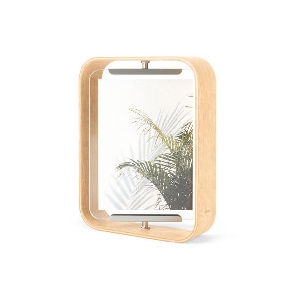 ベルウッド フォトフレームはインテリアに馴染むナチュラルなデザインが特徴です。モダンなフレームは、環境に配慮した再生可能なブナ材を使用。タテ・ヨコどちらの向きでも写真をディスプレイする事ができます。写真を回転させて、空間の印象を変えることも...