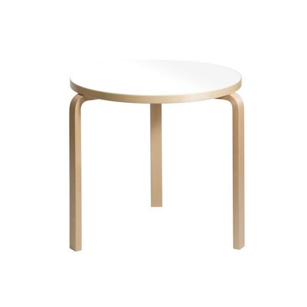 アルヴァ・アアルトの一連のスツール群と同様、特許を取ったＬ字型の脚は、ムクのバーチ材を曲げるための工夫と、座面とのシンプルな接合で、永年のロングセラーとなっています。【1933年デザイン】  ※環境保護のため、節や傷のような箇所がある場合が...