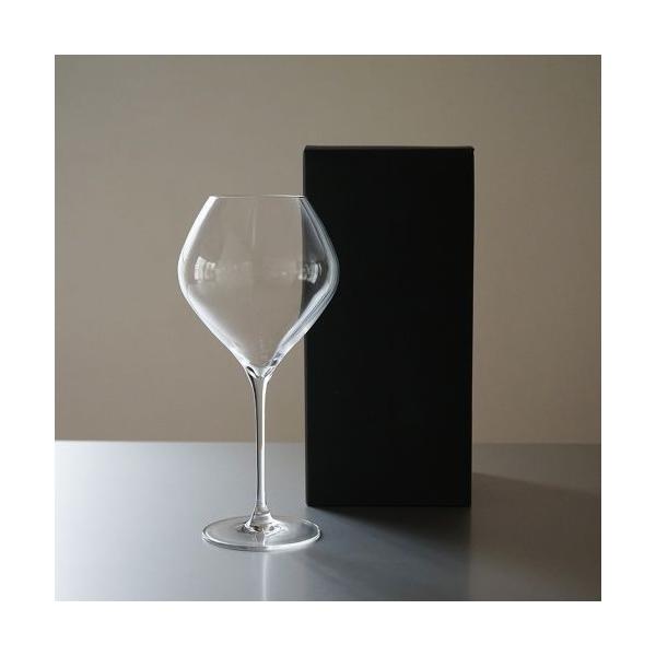 木村硝子店オリジナルのギフトボックスに入ったギフトセットです。お誕生日やご結婚御祝、などさまざまなシーンにお使いいただけます。大切な方への贈り物にぜひご利用ください。ツル ブルゴーニュは、凛とした佇まいが独特な雰囲気なグラス。すっと伸びたエ...