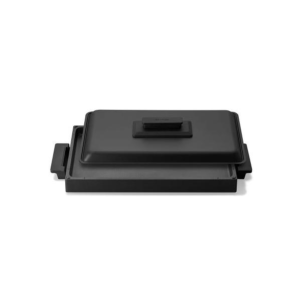 おいしさを引き出すための2つのテクノロジーとエンターテイメント性の高いデザインが特徴の、「バルミューダ ザ・プレート」のオプション品、グリドル&amp;カバーです。焼き料理はもちろん、蓋を組み合わせれば、蒸し料理や煮込み料理もお楽しみいただ...