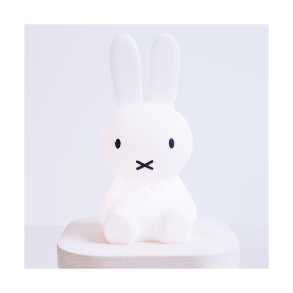 ミッフィー ファーストライトはソフトシリコンを使用することで、たたずまいだけでなく、感触までも心地よい照明となりました。高さが30cm、重さは580gと小さなお子さまでも間単に持てるサイズ感です。USBケーブル充電式のLEDモジュールなので...